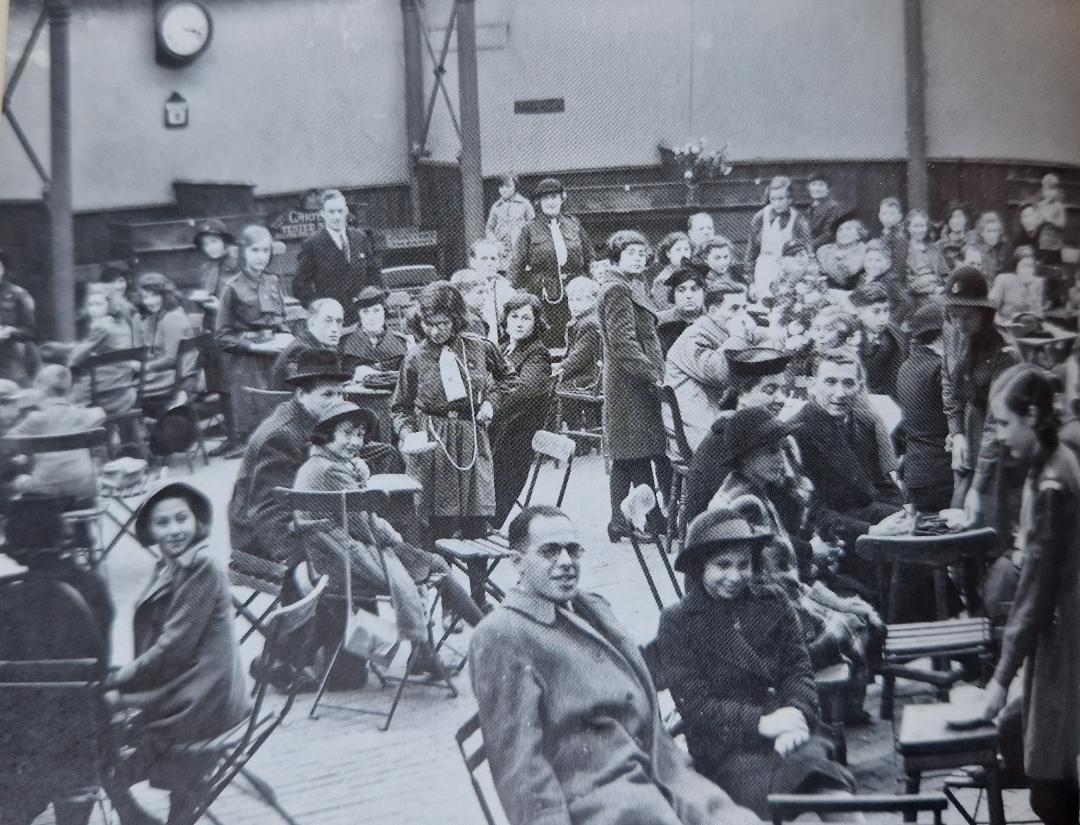 Guides at War – Leslie's Guiding History